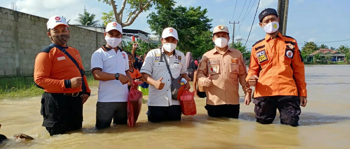Peduli Banjir, Anggota DPRD PKS Salurkan Bantuan untuk Warga di ...