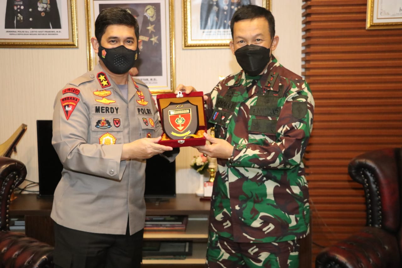 Pangdam XIV/Hasanuddin Silaturahmi Ke Polda Sulsel - PENJURU.ID