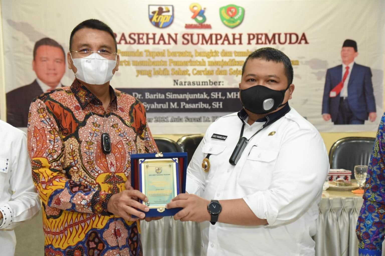 Bupati Tapsel Ajak Pemuda Bersatu Membantu Pemerintah dalam Sarasehan ...