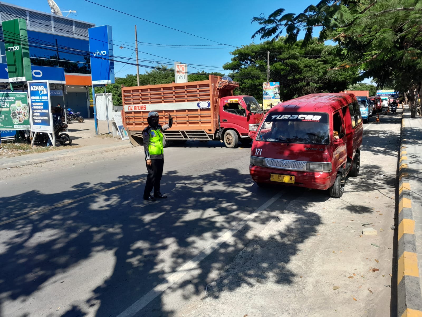 Personil Pos Terpadu Ops Ketupat 2022 di Pasar Tarowang, Polres ...