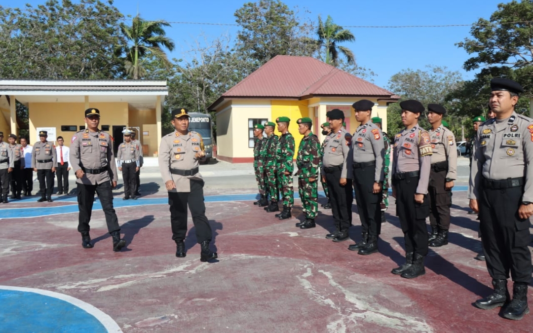Kapolres Jeneponto Pimpin Apel Gelar Pasukan Ops Mantab Brata 2023-2024 - PENJURU.ID